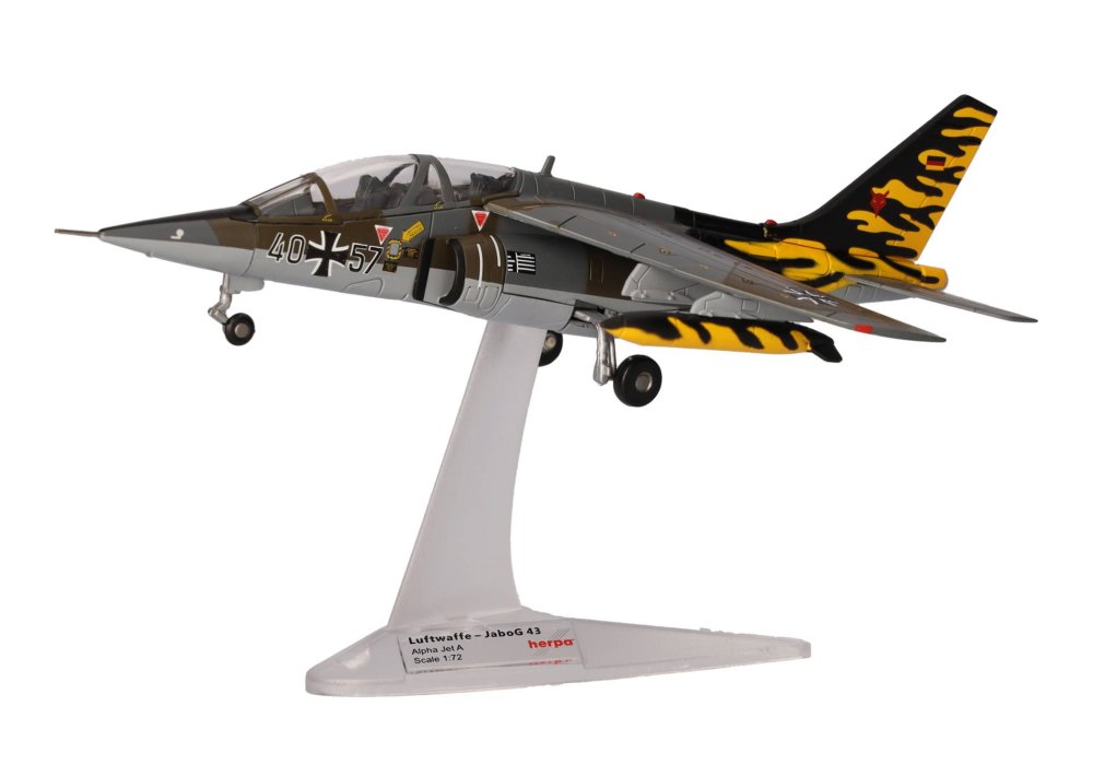 Luftwaffe Alpha Jet A 40+57 - Fighter Bomber Wing 43, Oldenburg - NATO ...